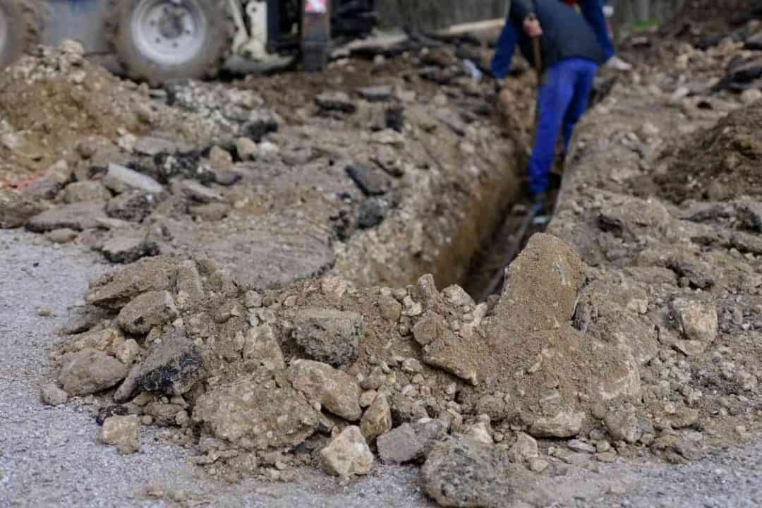 How To Dig A Trench for Drainage (6 Simple Steps)